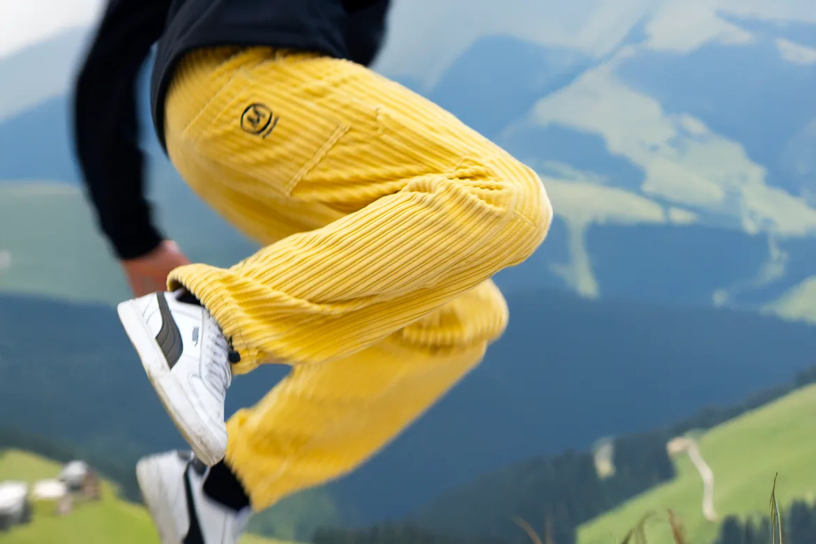 Pantaloni in velluto Monvic scontati del 15% fino al 30 giugno!